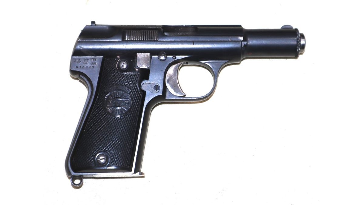 Near Mint Astra Model 3000 - SN 929 - MJL Militaria